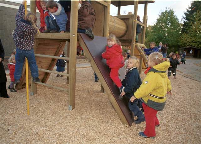 Michael Renk, holzhackschnitzel spielplatz, u3 kita moebel ...